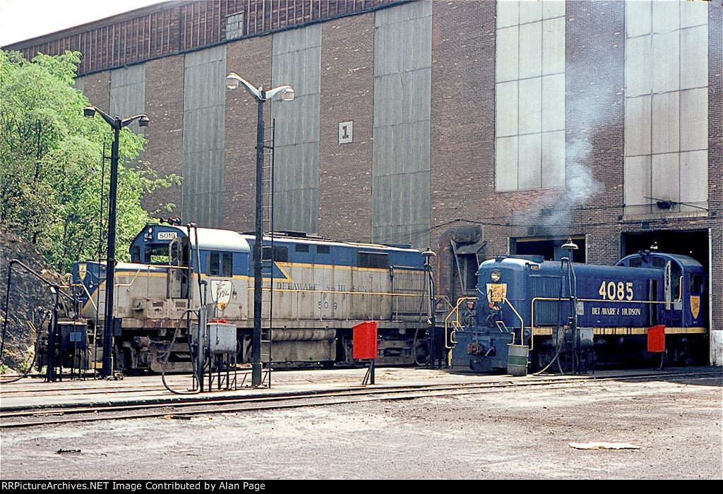 D&H RS36 5019 and RS3 4085